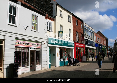 thetford suffolk uk high street highstreet streets shoppers shopping ...