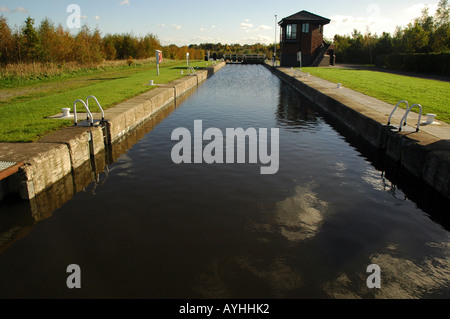Lemonroyd Lock, Leeds, one of the biggest inland waterways locks in ...