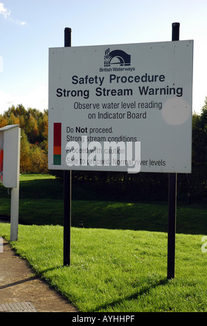 Lemonroyd Lock, Leeds, one of the biggest inland waterways locks in ...