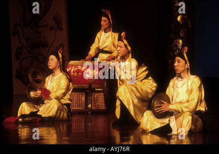 Musicians playing in a traditional Tang dynasty Chinese opera Stock ...
