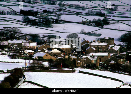 Holme Village in winter snow from Netherley, Holmfirth, Peak District ...