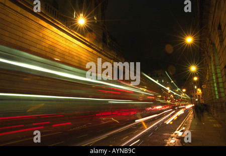 Traffic lights blurring under long exposure, City of London, night ...