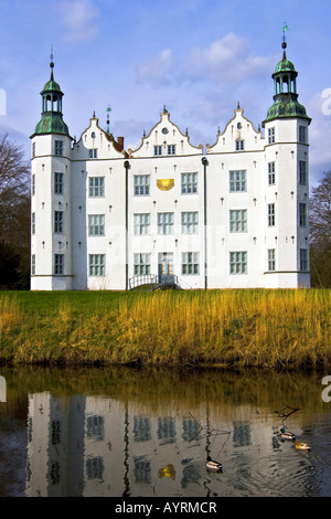 Moat surrounding Ahrensburg Castle, Ahrensburg, Schleswig-Holstein ...
