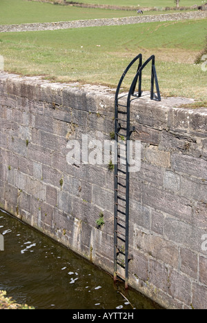 disused locks at tewitfield on northern reaches of lancaster canal ...