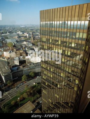Blick aus dem Rathaus-Hochhaus auf die Stadt, Rathausfassade, Essen ...