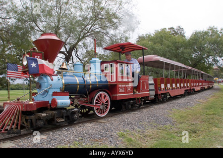 San Antonio Zoo miniature train Brackenridge Park railroad crossing ...