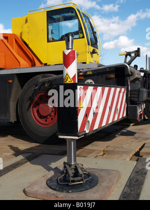 yellow crane cab hydraulic plinth platform raised Stock Photo - Alamy