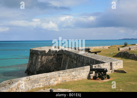 Gun and fortifications at the dockyard Bermuda Stock Photo - Alamy