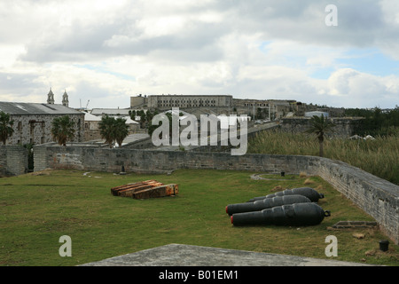 Gun and fortifications at the dockyard Bermuda Stock Photo - Alamy