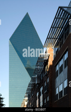 Fountain Place Tower, Dallas, Texas, USA Stock Photo - Alamy