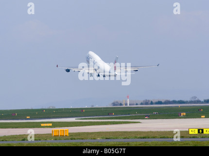 Dragonair Cargo Boeing 747 [747-400BCF] Taking Off From Manchester ...