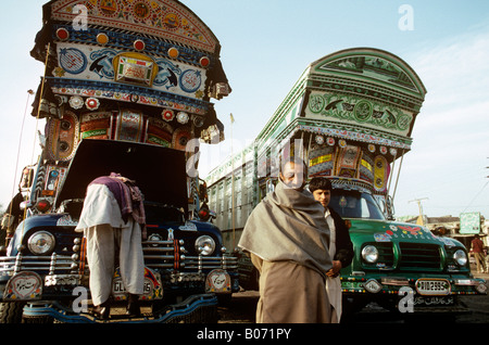 Pakistan Transport Sind Karachi decorated truck of the Sitara Hilal ...