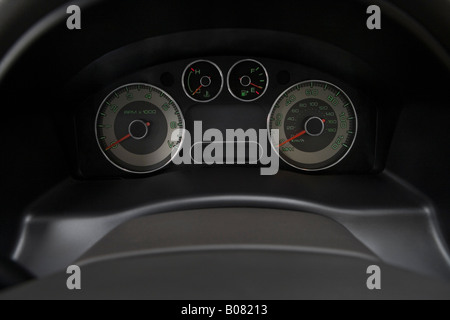 2008 Ford Taurus X Eddie Bauer in White - Engine Stock Photo - Alamy