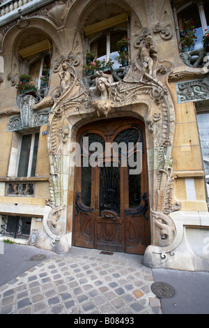 Lavirotte building, 29 Avenue Rapp, Paris Stock Photo - Alamy