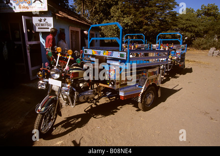 India Gujerat Rann of Kutch Anjar Rabari men in traditional costume ...
