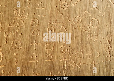 Tuareg script (Tifinagh) on stone, rock carvings, Youf Ahakit, Tassili ...