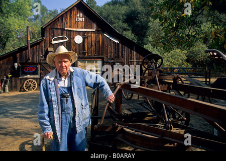 Steven Goble Owner Steves Antiques Fiddletown Amador County California ...