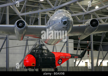 RAF CANBERRA, 1960's BOMBER AIRCRAFT -IMPERIAL WAR MUSEUM DUXFORD Stock ...