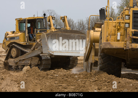 heavy equipment bulldozer scrapper caterpillar cat construction moving ...
