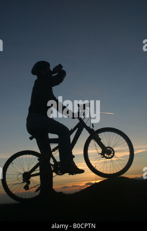Mountain biker silhouetted at sunrise. UK Stock Photo - Alamy