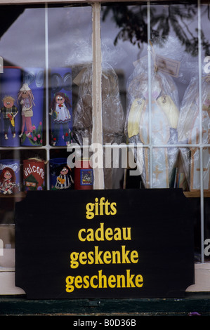 Souvenir shop window with signs No kangaroos in Austria in the historic ...