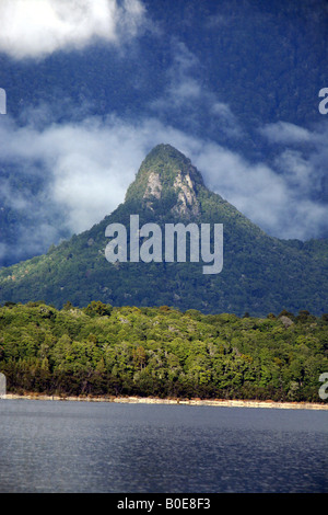 View from Manapouri to the Monument and Hunter range of mountains Stock ...