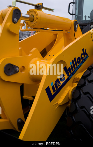 Plant machinery - hydraulic ram and linkages on a mechanical digger ...