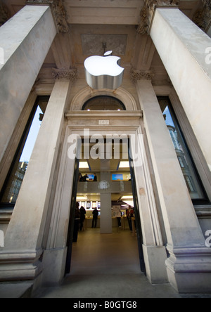 customers at iPod bar at Apple store, Regent Street, London, England ...
