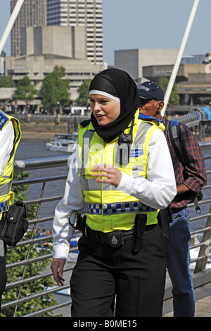 Muslim female police officer wearing her religious headress whilst on ...