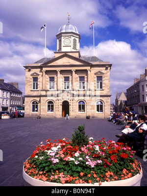 Town house on Kelso Square Scotland May 2010 Stock Photo - Alamy