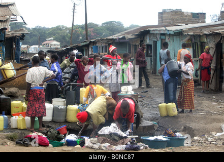 People in Mathare a slum in Nairobi Stock Photo - Alamy