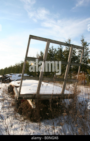 Broken Farm Wagon Stock Photo - Alamy