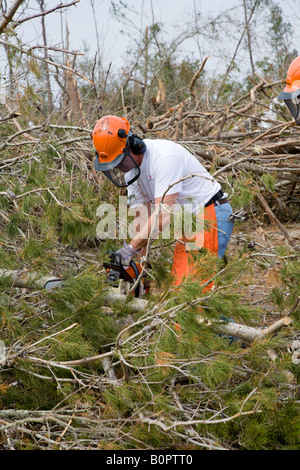 Disaster relief workers from various Florida churches clean up after ...