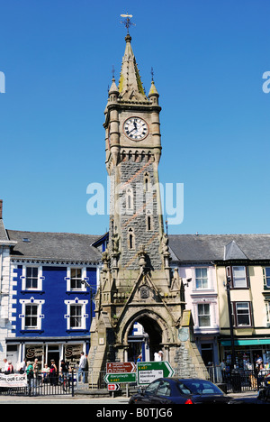 THE OLD CLOCK TOWER IN MACHYNLLETH POWYS WALES Stock Photo - Alamy
