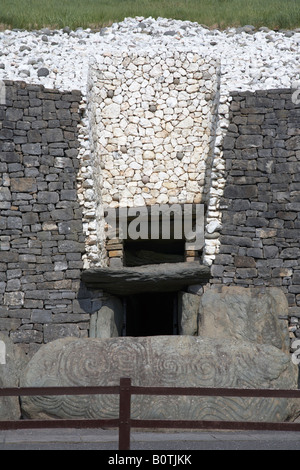 Newgrange neolithic stone age passage tomb in Bru na Boinne in the ...