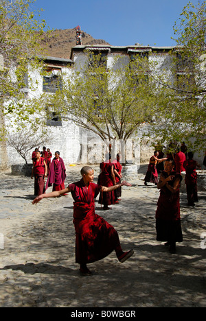 Debating monks wearing red robes, Sera Monastery, Gelug School, Gelugpa ...