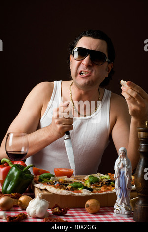 Stereotypical Italian Man eating pizza Stock Photo - Alamy