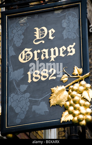 a pub sign in London, England Stock Photo - Alamy