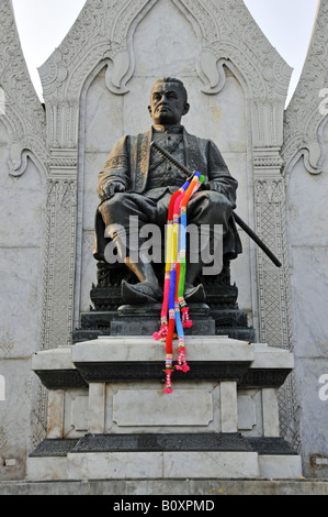 Statue of Thai King Rama III Wat Ratchanatdaram Worawihan (Loha Prasat ...
