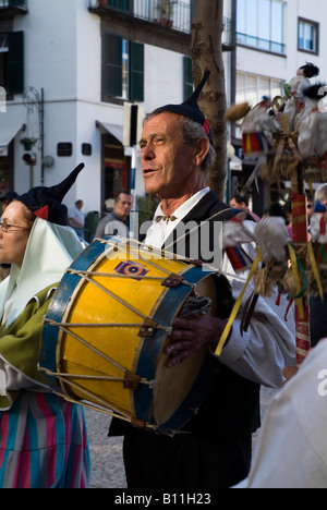 dh FUNCHAL MADEIRA Traditional costumed folk singer with instrument ...