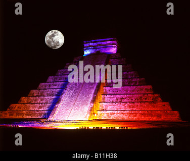 Pyramid lit up at night, Kukulkan Pyramid, Chichen Itza, Yucatan ...
