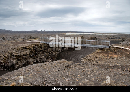 Bridging continents. The European and North American tectonic plates ...