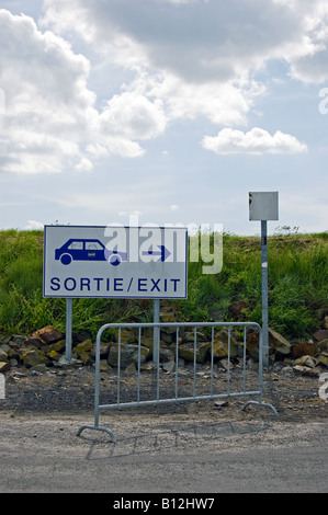 Bilingual French and English direction sign in Montreal, Quebec, Canada ...