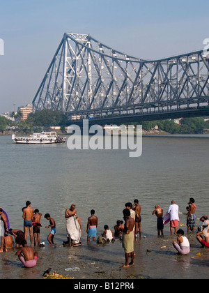 India, Kolkata, Howrah Bridge, street scene Stock Photo - Alamy