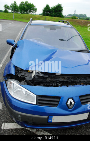 Smashed front end of vehicle Stock Photo - Alamy