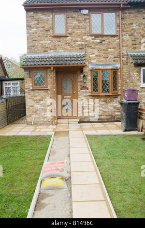 cottage england front garden paving walls building Stock Photo - Alamy