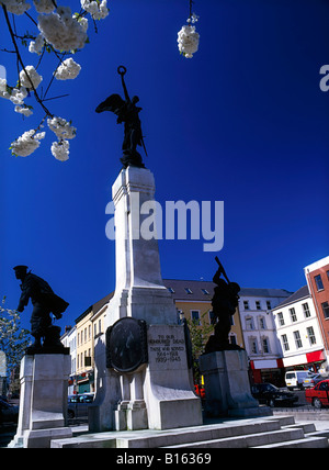 The Diamond, Derry, Co Derry, Ireland; War Memorial Stock Photo - Alamy