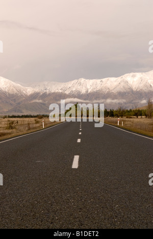 Lindis Pass on State Highway 8, south island of New Zealand Stock Photo ...