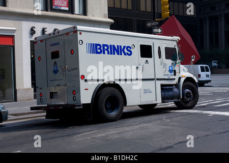 Brinks armored truck Stock Photo - Alamy