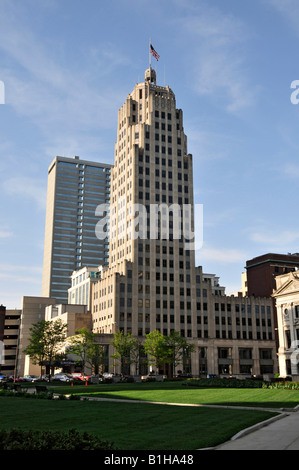 Fort Wayne Indiana skyline with Lincoln Tower and City Hall Stock Photo ...